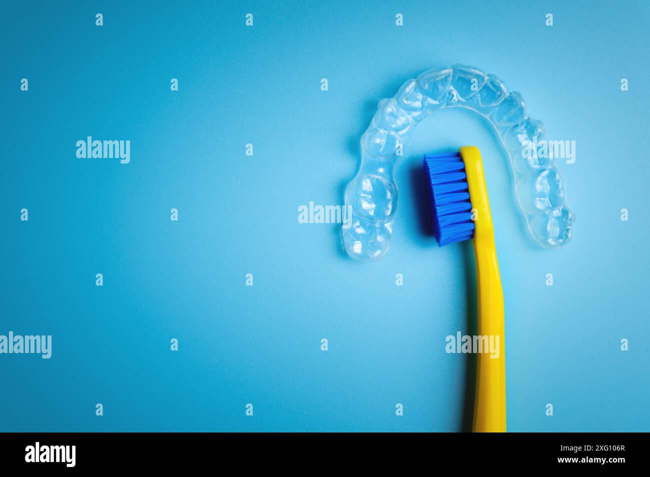 An invisible plastic aligner for correcting teeth to straighten teeth ...
