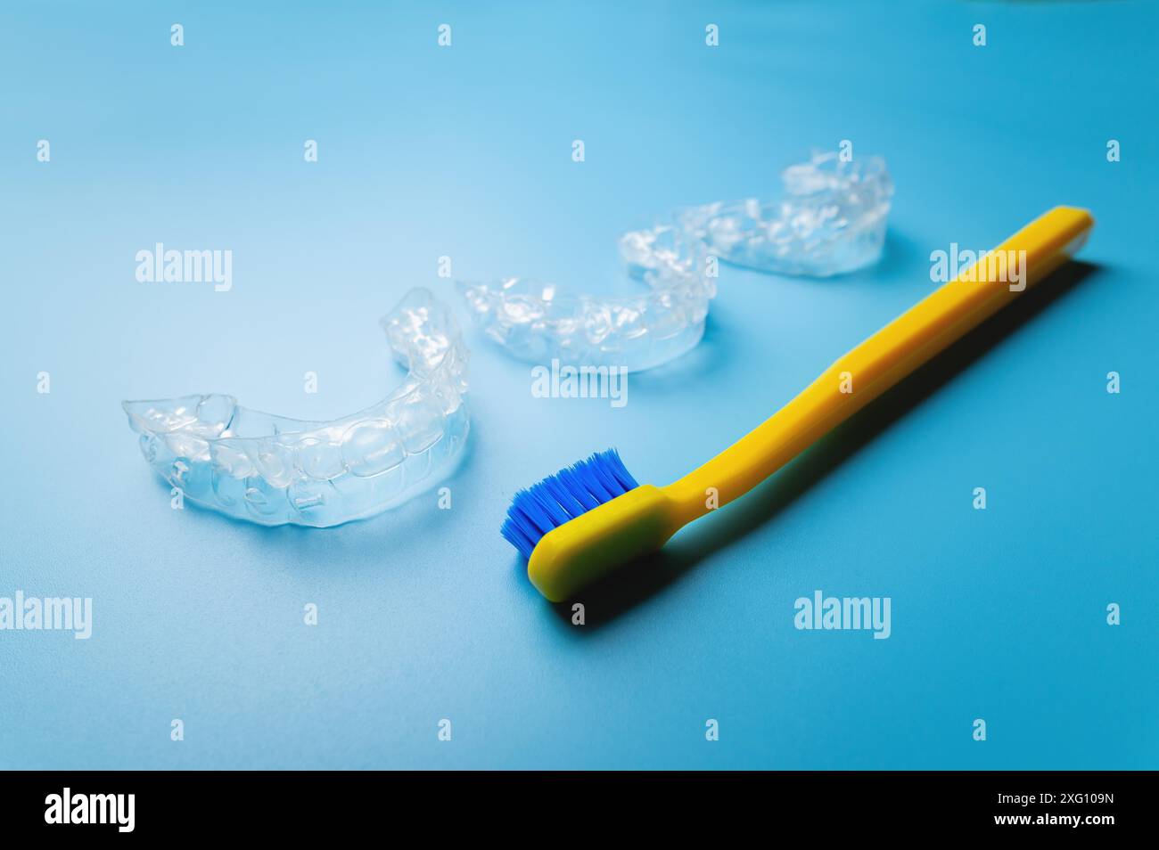 An invisible plastic aligner for correcting teeth to straighten teeth ...