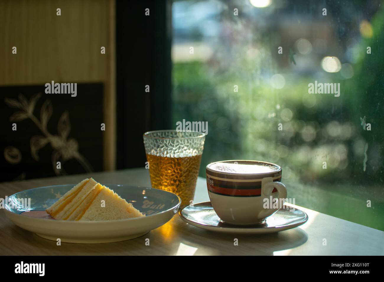 Hot coffee that looks amazing and delicious Stock Photo - Alamy
