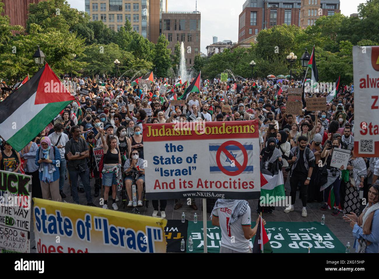 Manhattan, United States. 04th July, 2024. Pro-Palestine demonstrators ...