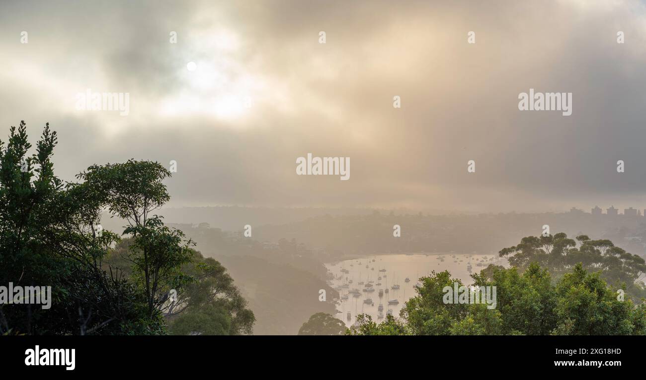 Sun rays over lake hi-res stock photography and images - Alamy