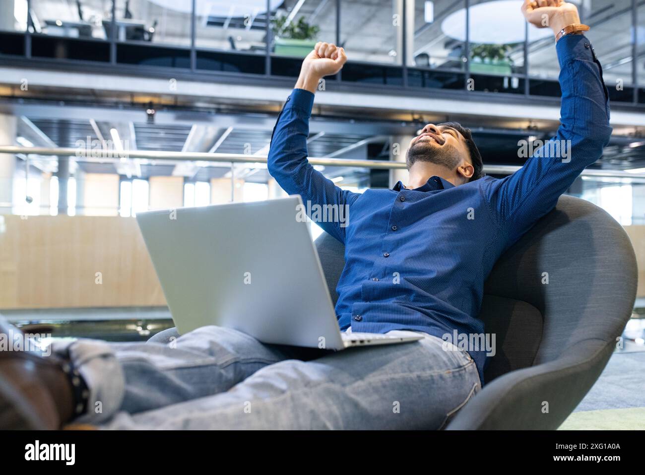 Success people use laptop hi-res stock photography and images - Alamy