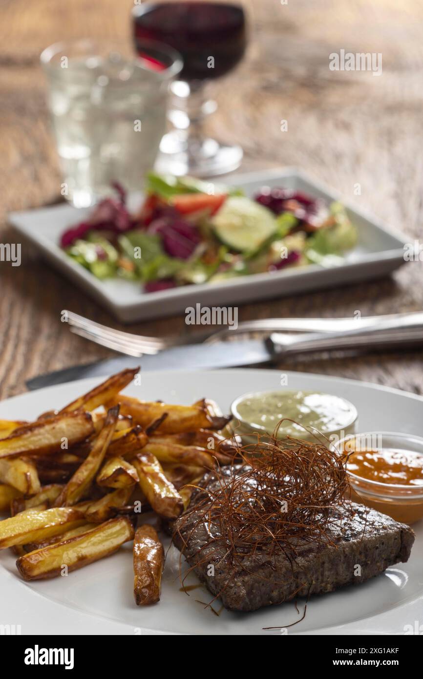 Steak and chips meal hi-res stock photography and images - Alamy