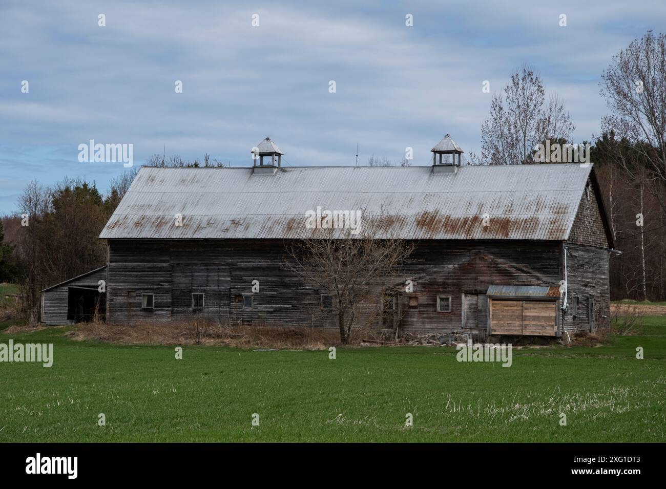 Wooden barn hi-res stock photography and images - Alamy
