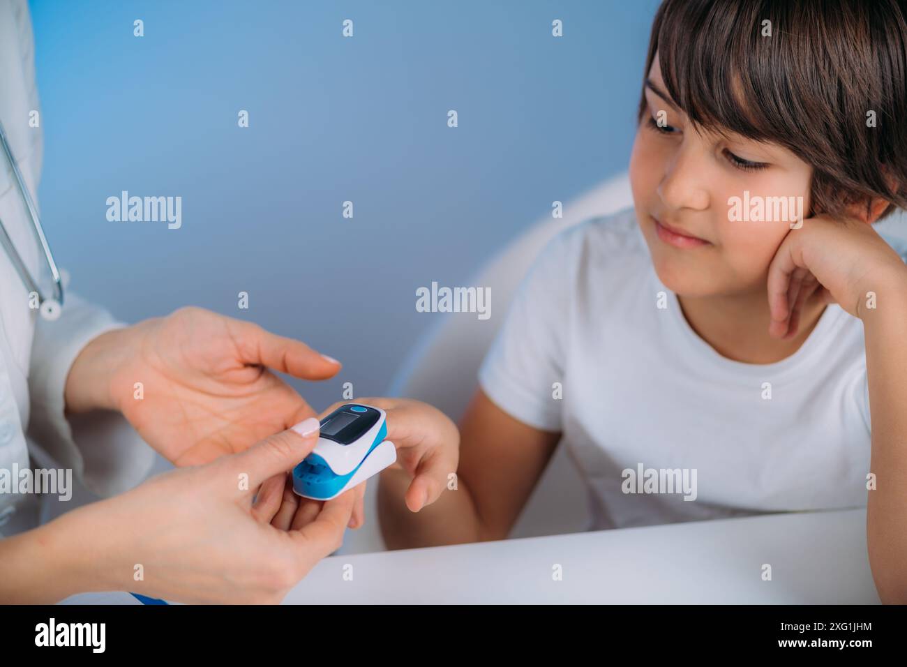 Pulmonology pediatrician measuring blood oxygen levels with pulse ...