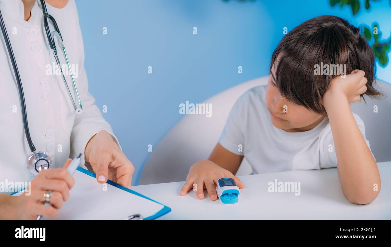 Measuring blood oxygen level hi-res stock photography and images - Alamy