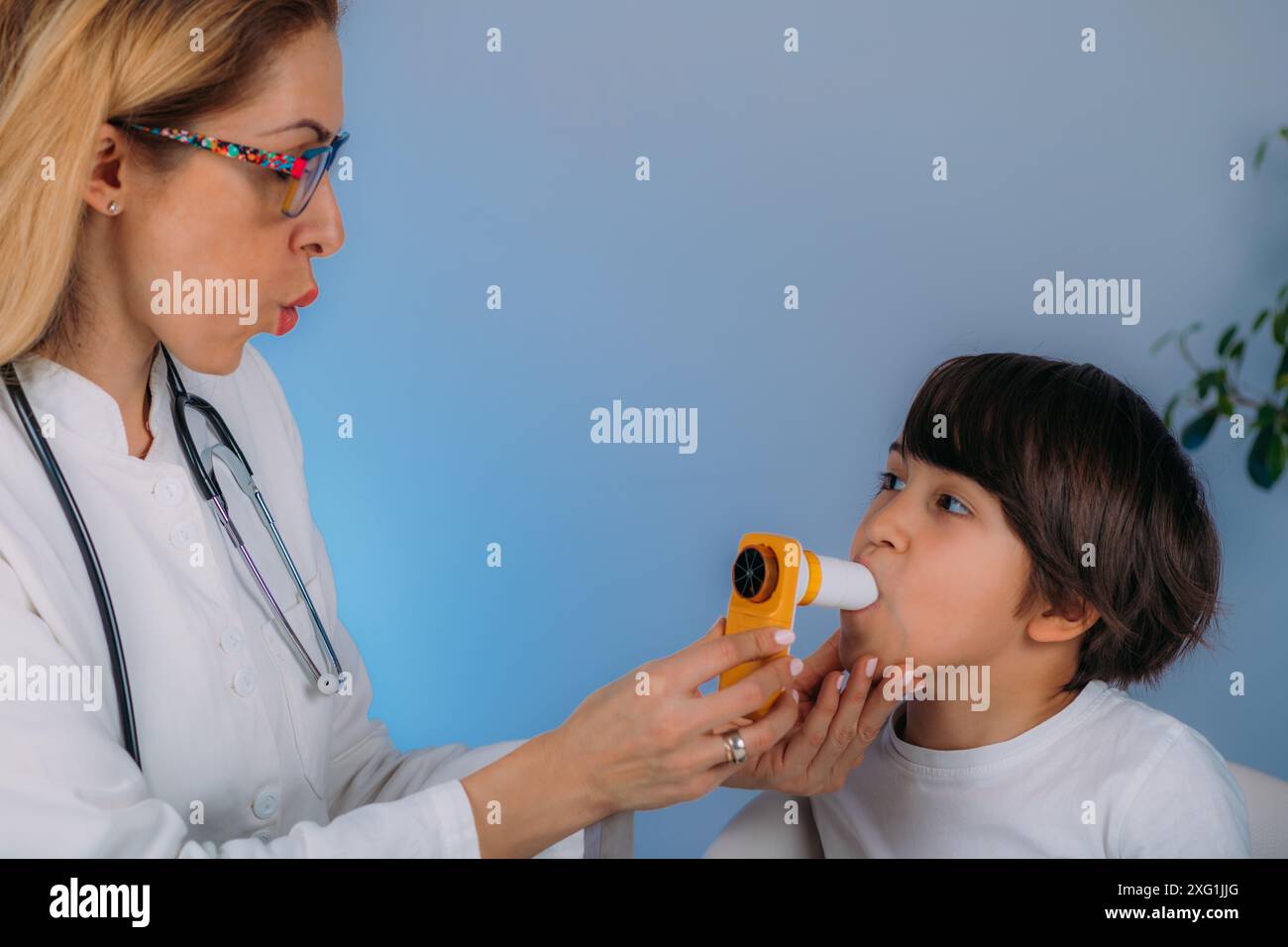 Paediatric pulmonologist measuring lung capacity and force expiratory ...
