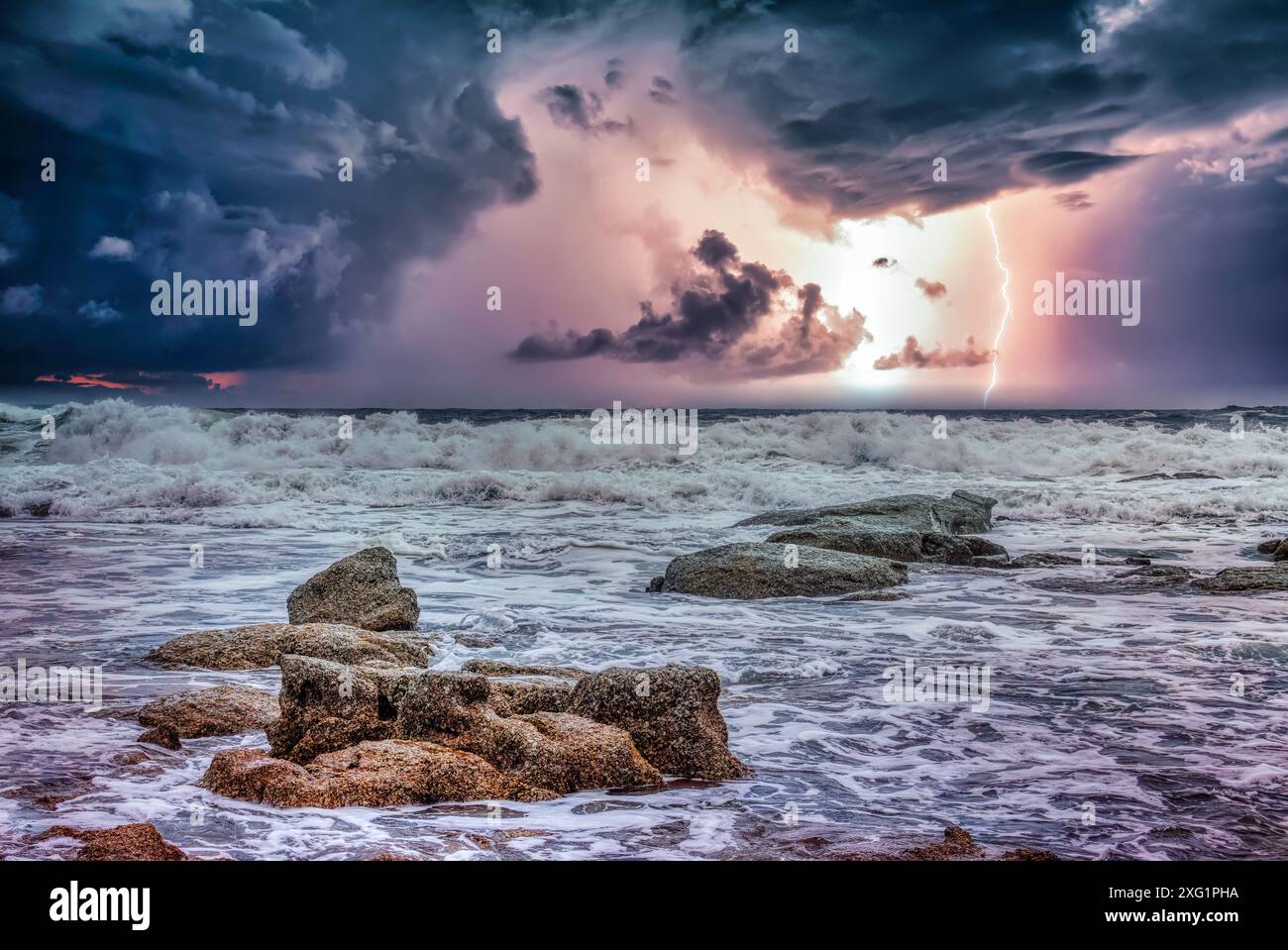 Lightning rocks hi-res stock photography and images - Alamy