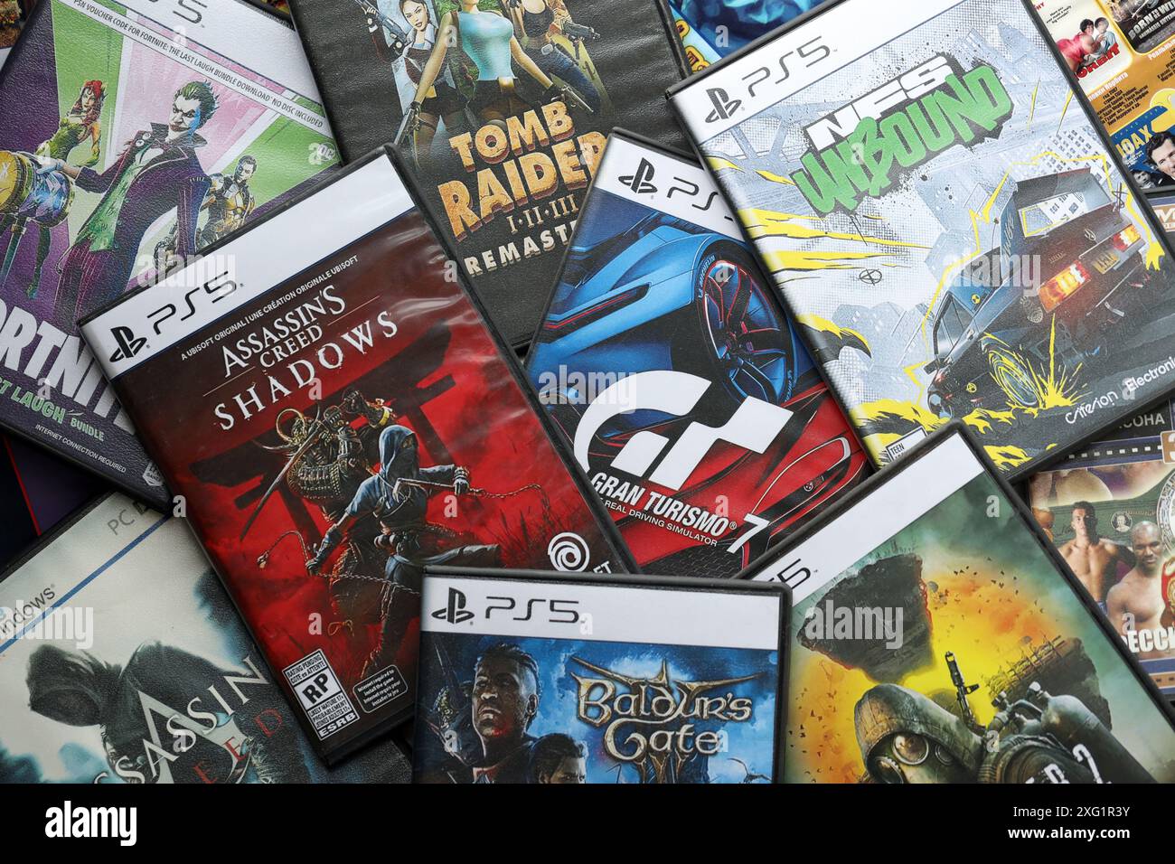 Ps5 boxes hi-res stock photography and images - Alamy