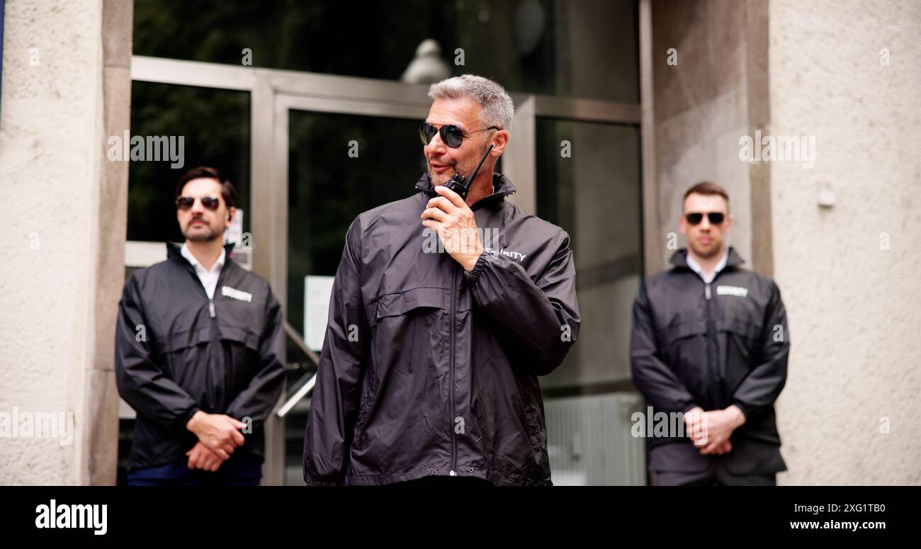 Outside a high rise building hi-res stock photography and images - Alamy