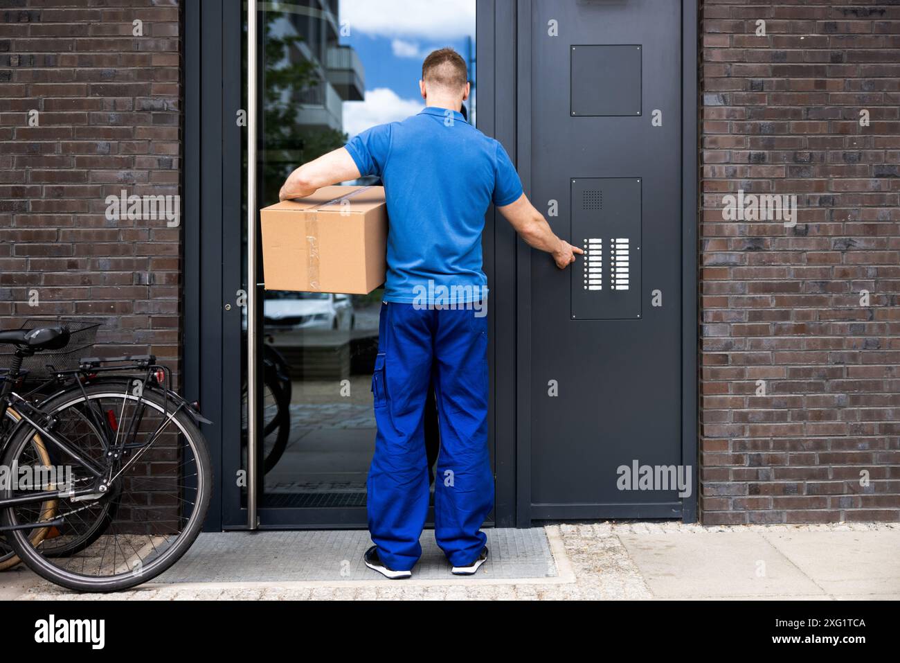 Professional Courier ensuring secure package deliveries by using an ...