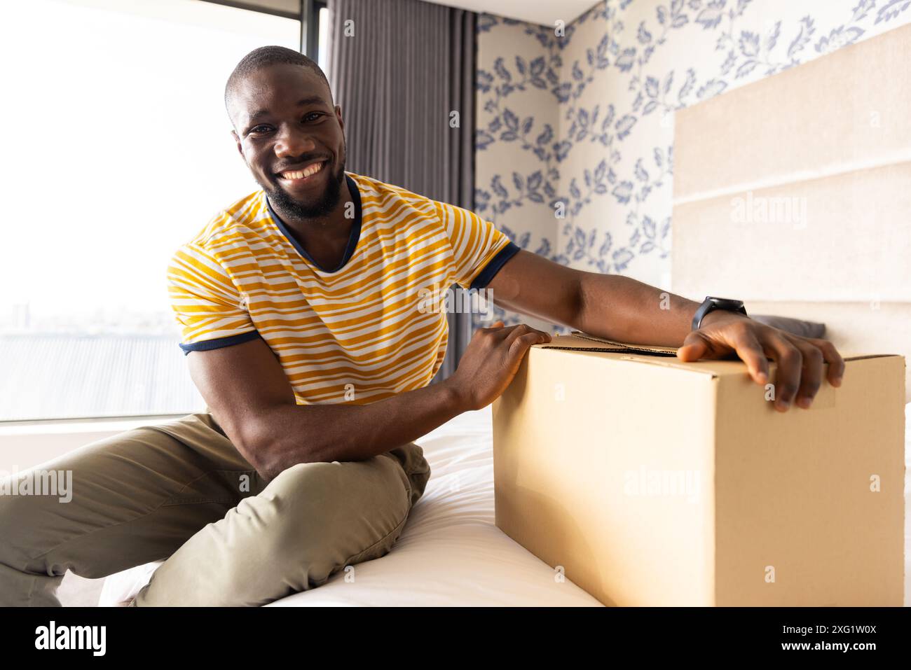 Sitting man sitting on boxes hi-res stock photography and images - Alamy