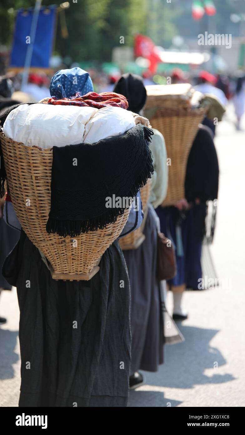 Women of the italian resistance hi-res stock photography and images - Alamy