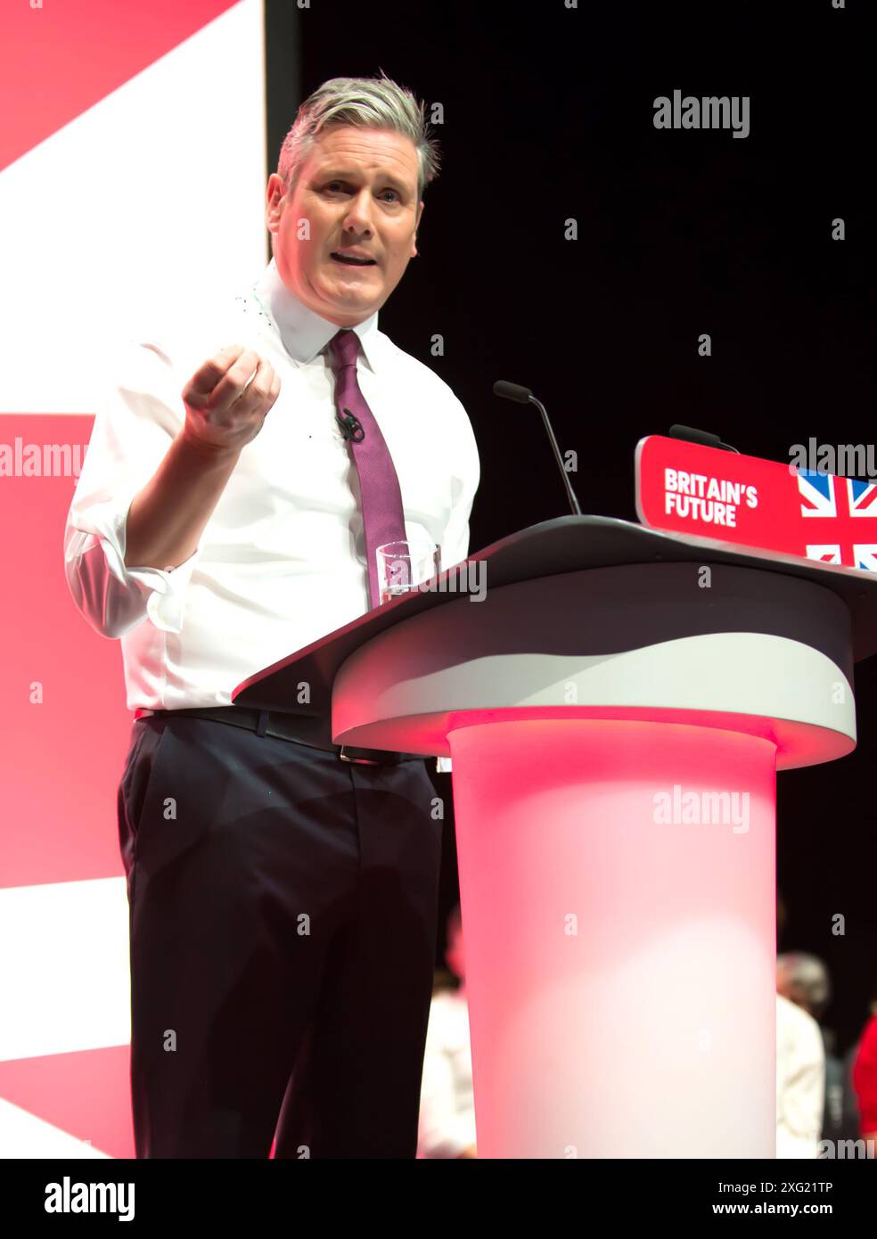 Yaz Ashmawi attacks Keir Starmer, Leader of Labour party with a glitter ...