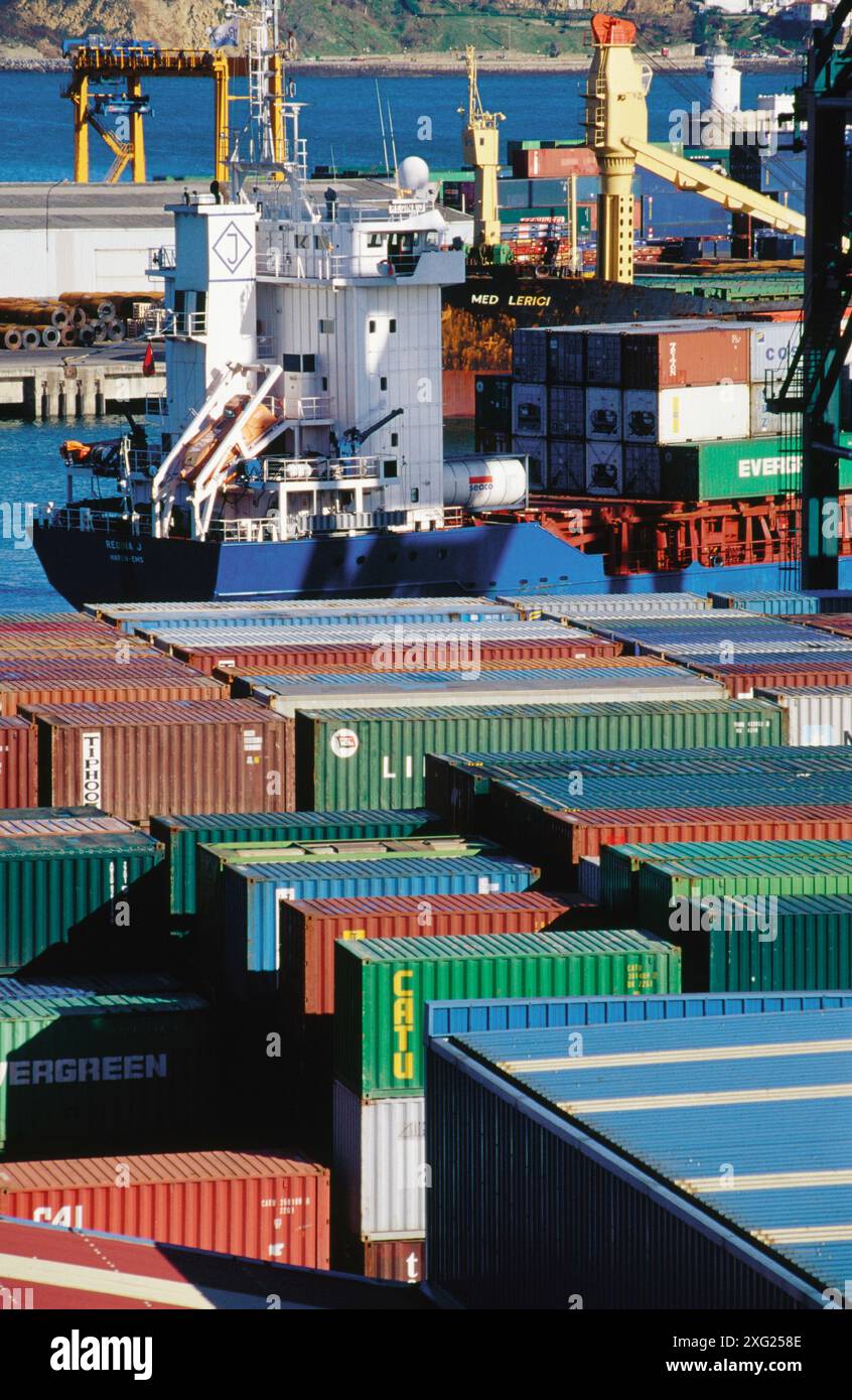 Containers at port. El Abra. Biscay. Spain Stock Photo - Alamy