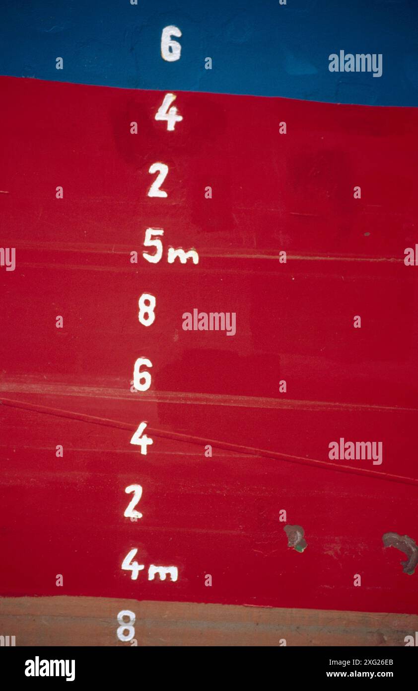 Graduated colour backgrounds hi-res stock photography and images - Alamy