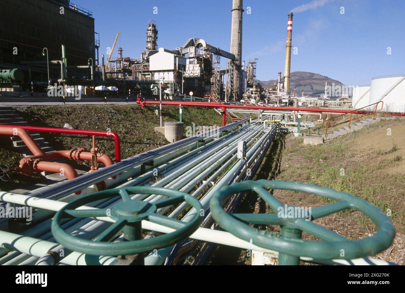 Refinery structures hi-res stock photography and images - Alamy
