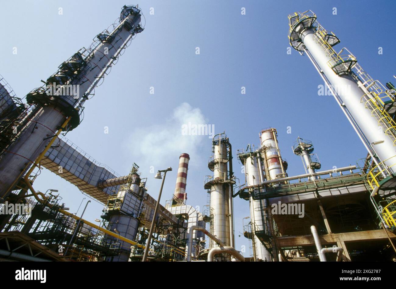 Oil refinery in tarragona hi-res stock photography and images - Alamy