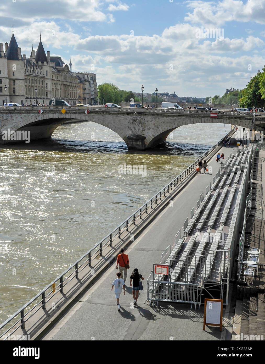 FRANCE. PARIS (75) 4TH DISTRICT. THE RIGHT BANK OF THE SEINE RIVER ...