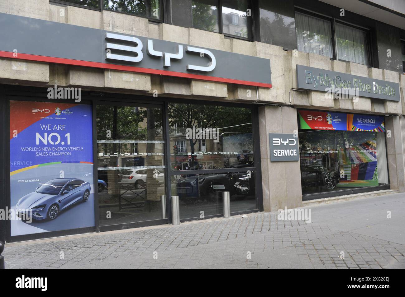 Byd car paris hi-res stock photography and images - Alamy