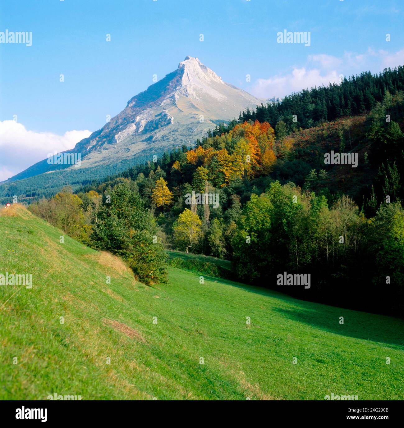 Txindoki mount hi-res stock photography and images - Alamy