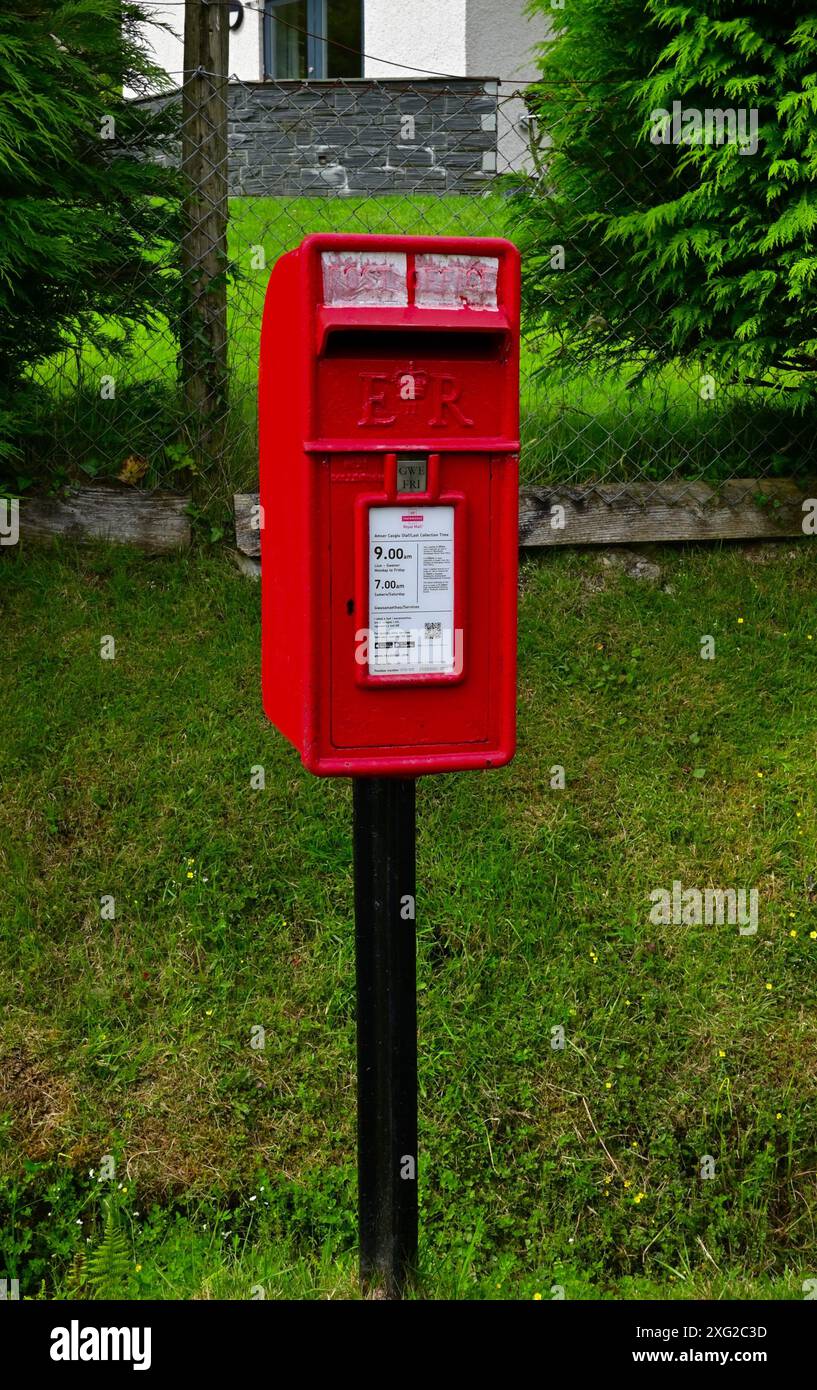 Pedestal mounted box hi-res stock photography and images - Alamy