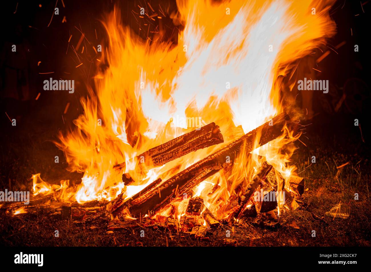 sparks and hot embers, campfire burns brightly on a summer night Stock ...