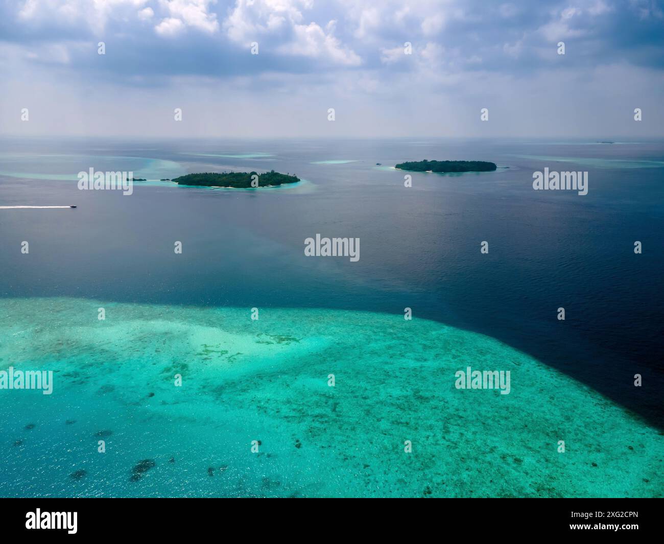 Beautiful aerial view maldives island hi-res stock photography and ...