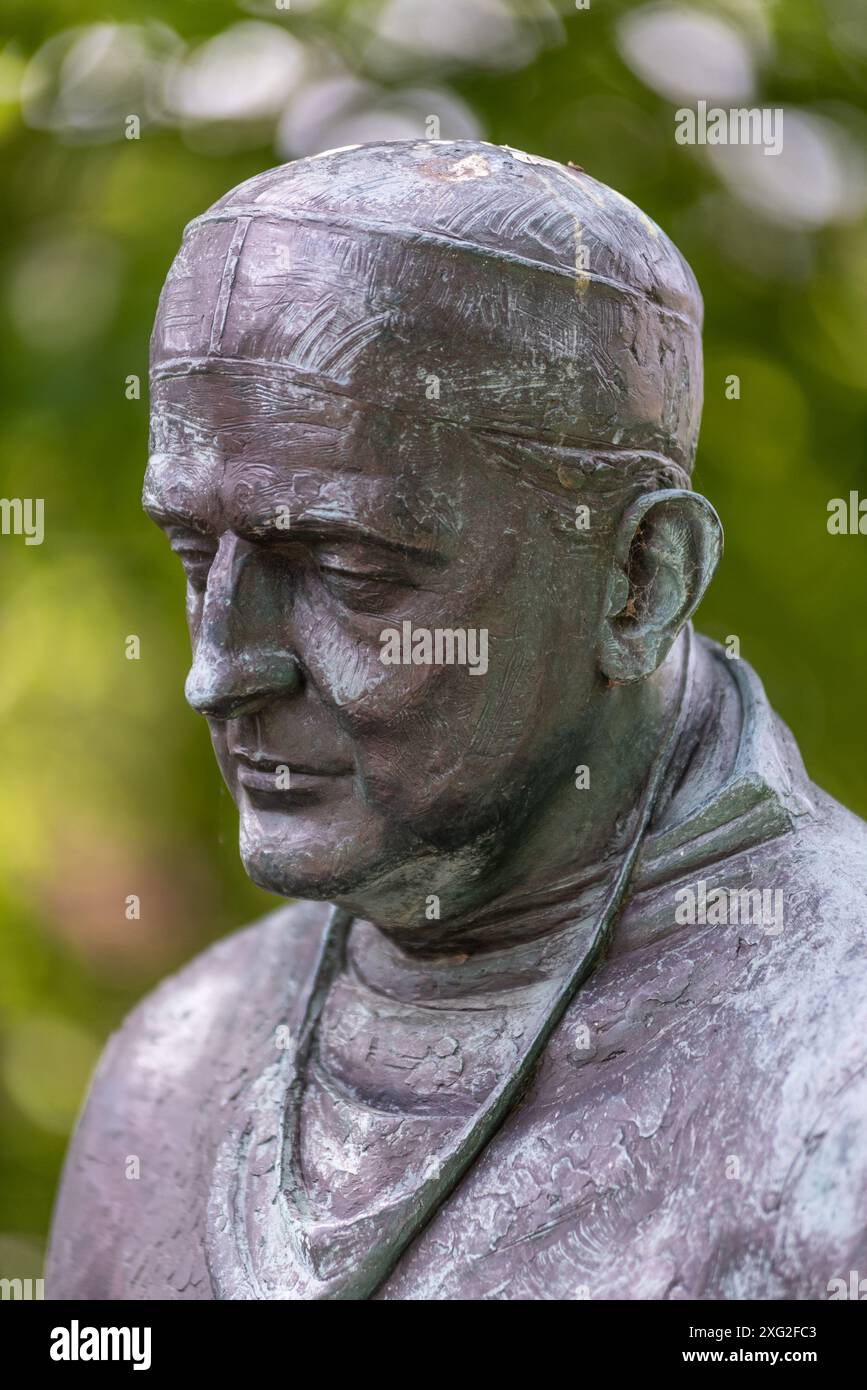 East Grinstead, June 29th 2024: Statue of Sir Archibald McIndoe outside ...