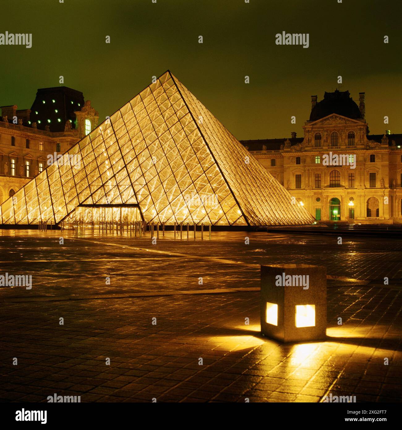 Ieoh ming pei louvre hi-res stock photography and images - Alamy