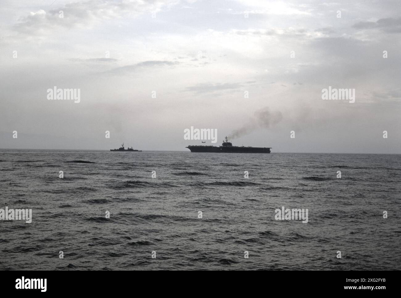 US NAVY / United States Navy Aircraft Carrier Kitty-Hawk-Class USS ...