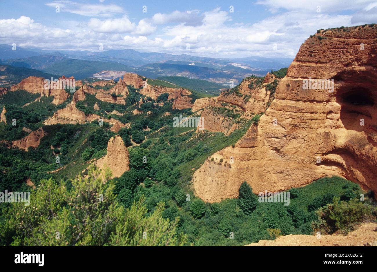 Las Médulas, ancient roman gold mining site, Montes Aquilinos. León ...