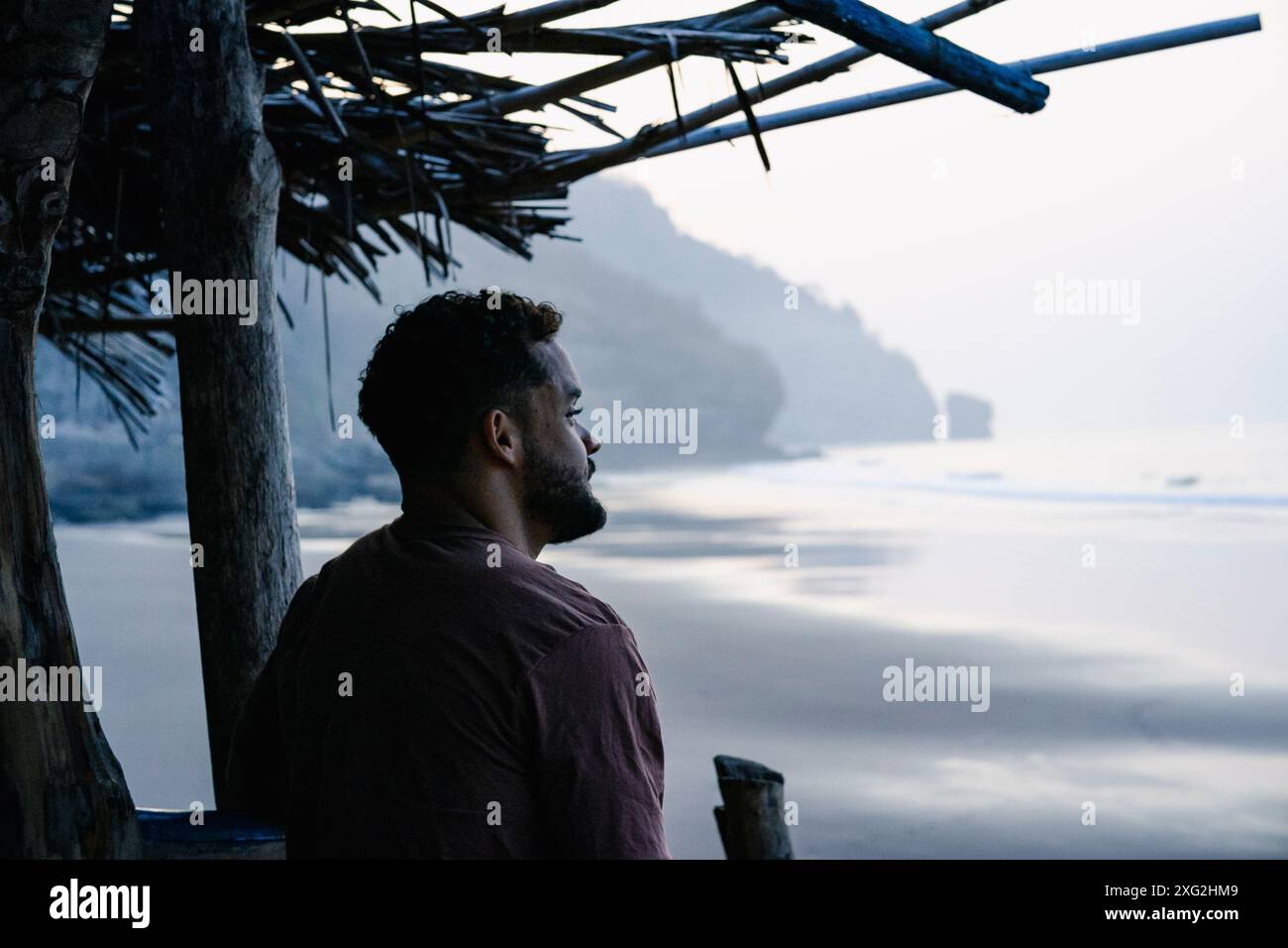 Observing the km 59 waves from the coast. El Salvador Stock Photo - Alamy