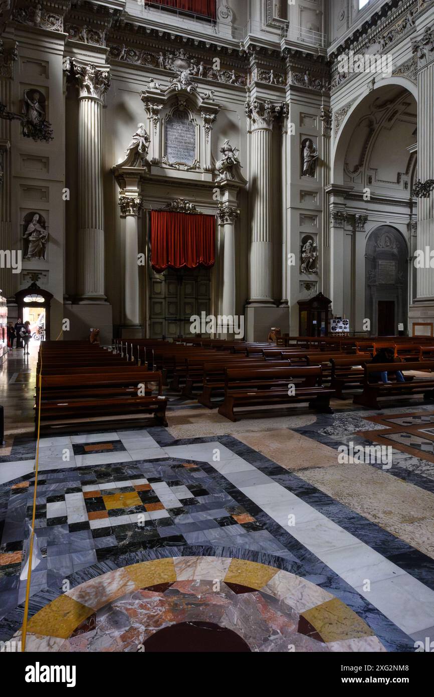 “cattedrale metropolitana di san pietro” hi-res stock photography and ...
