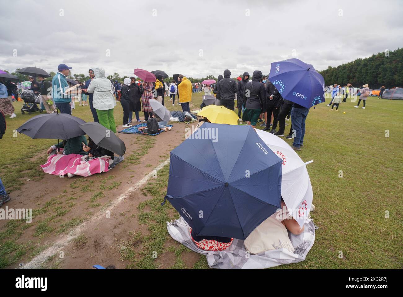 Wimbledon, London UK 6 July 2024. Tennis fans queuing with umbrellas ...