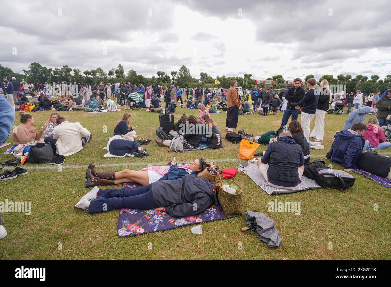 Wimbledon, London UK 6 July 2024. Tennis fans queuing for tickets in ...