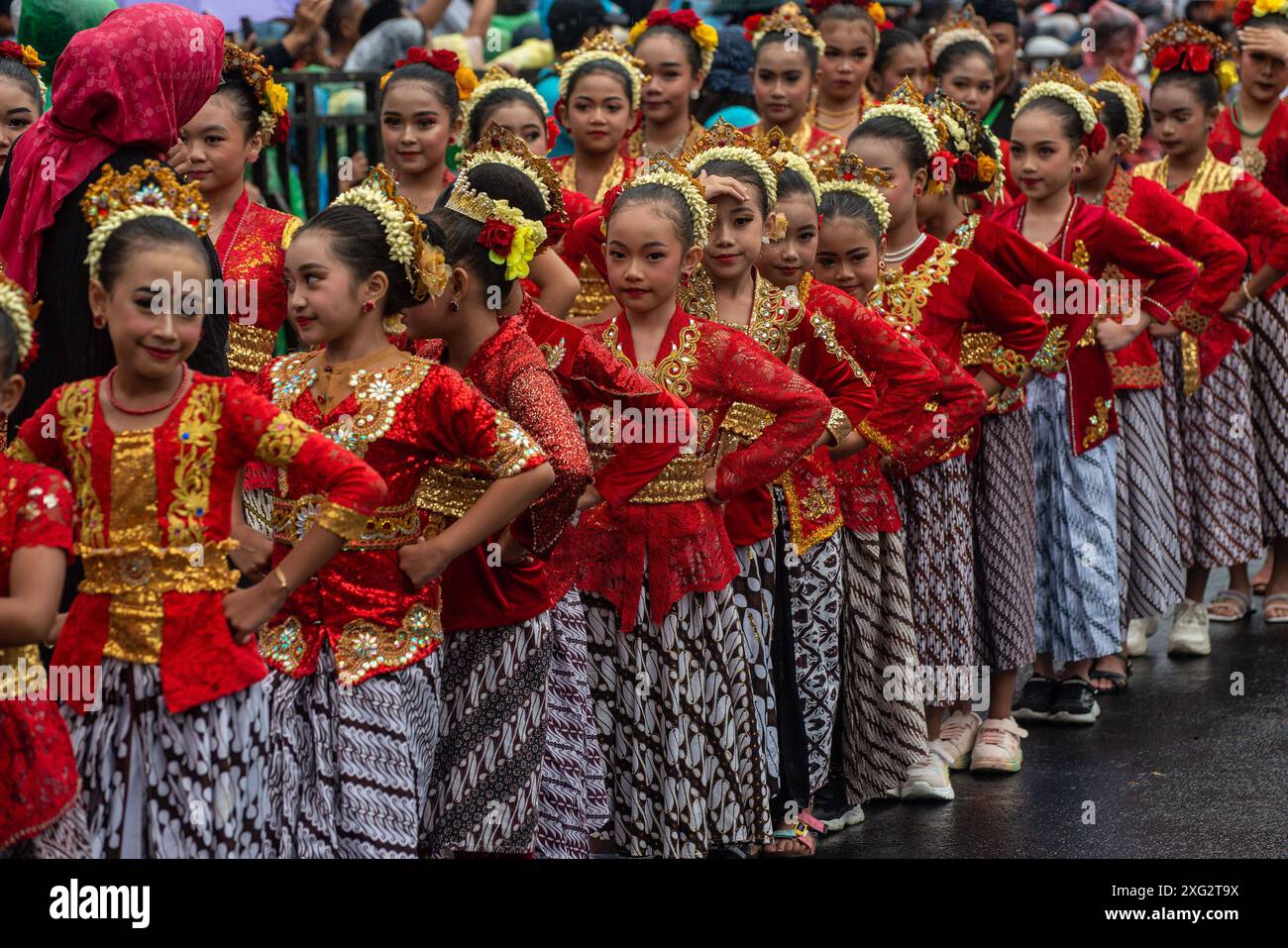 ASIA AFRIKA FESTIVAL 2024 CULTURE OF PEACE Carnival participants ...