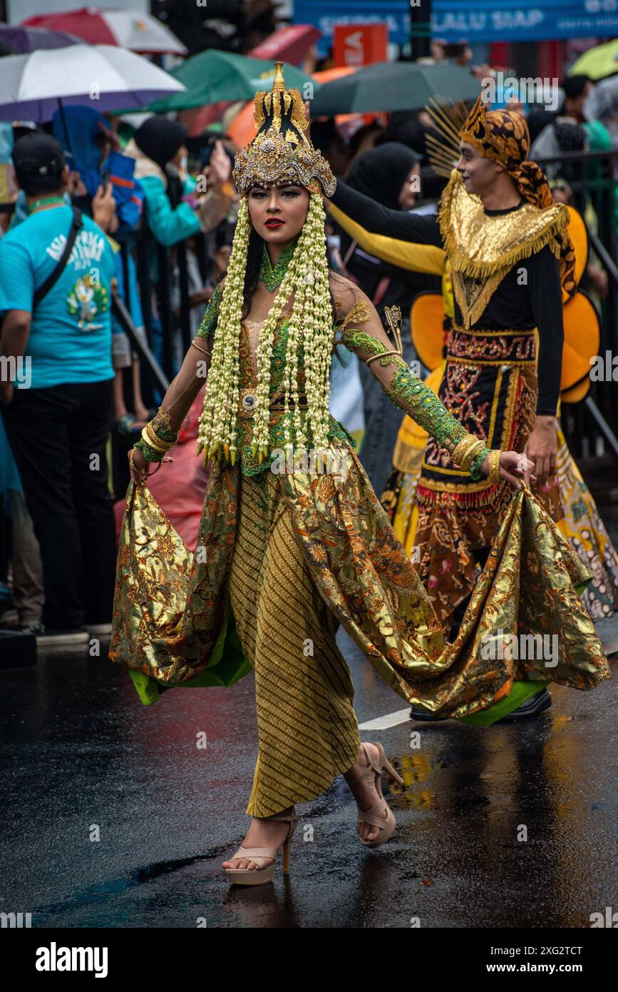 ASIA AFRIKA FESTIVAL 2024 CULTURE OF PEACE Carnival participants ...