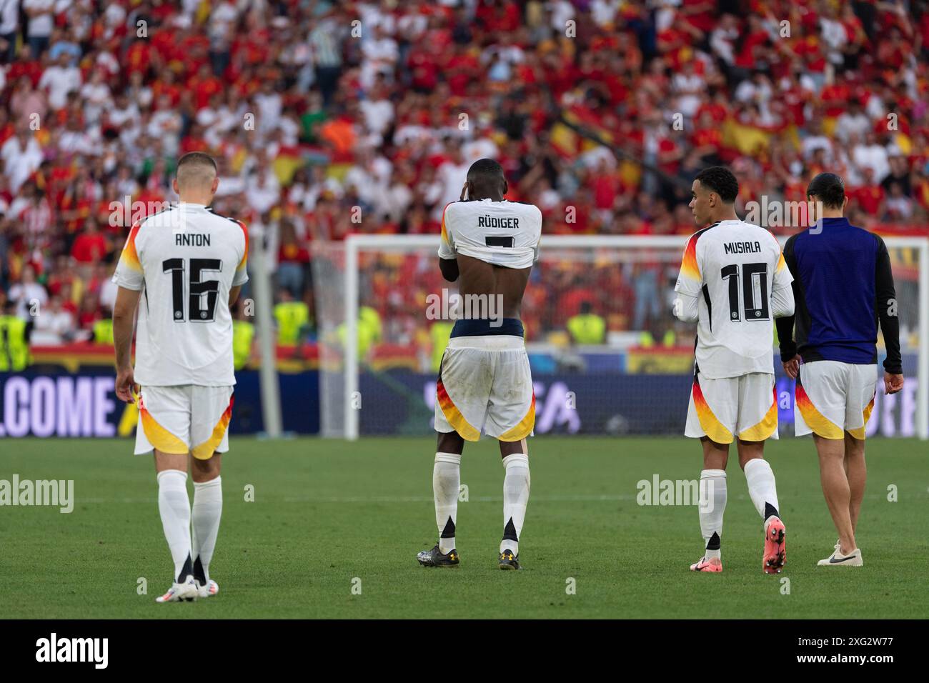 Nach Spielende Entaeuschung, frust bei Waldemar Anton (Deutschland #16 ...