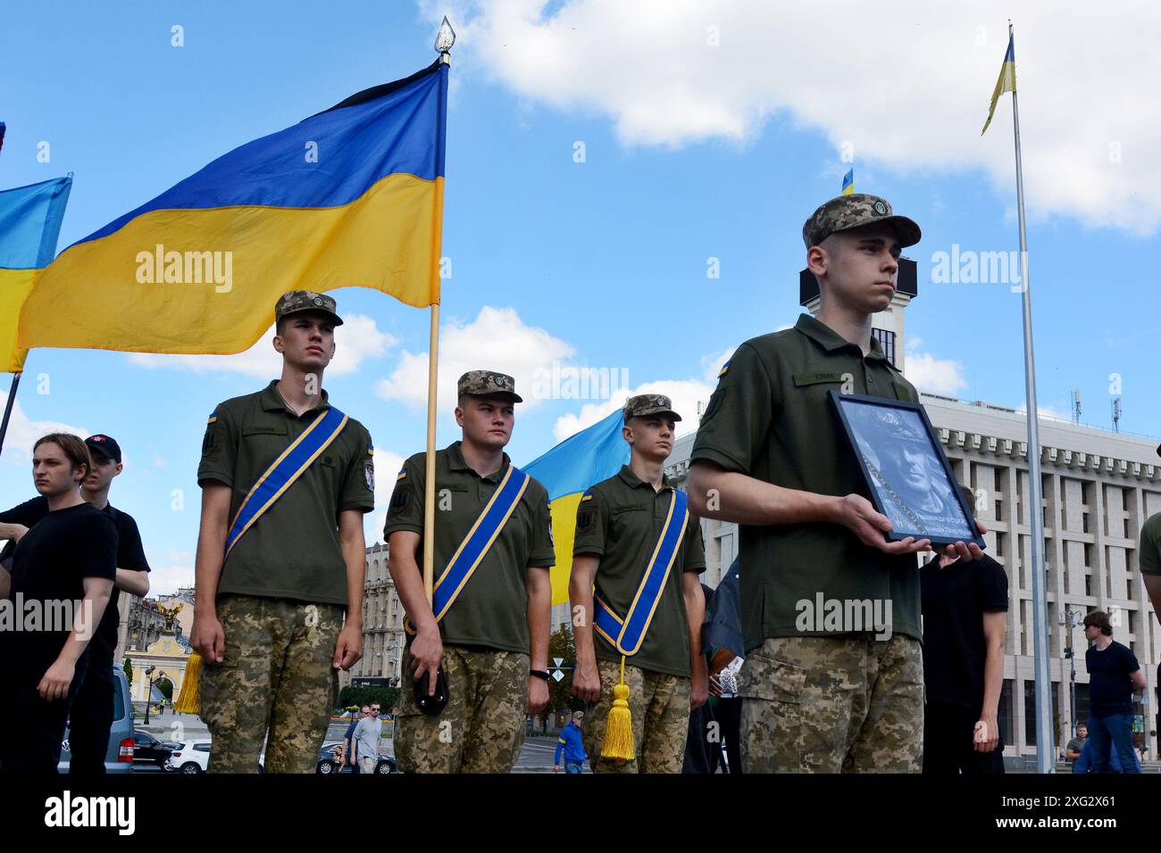 A guard of honor holds a portrait of a British citizen, Peter Fouche ...