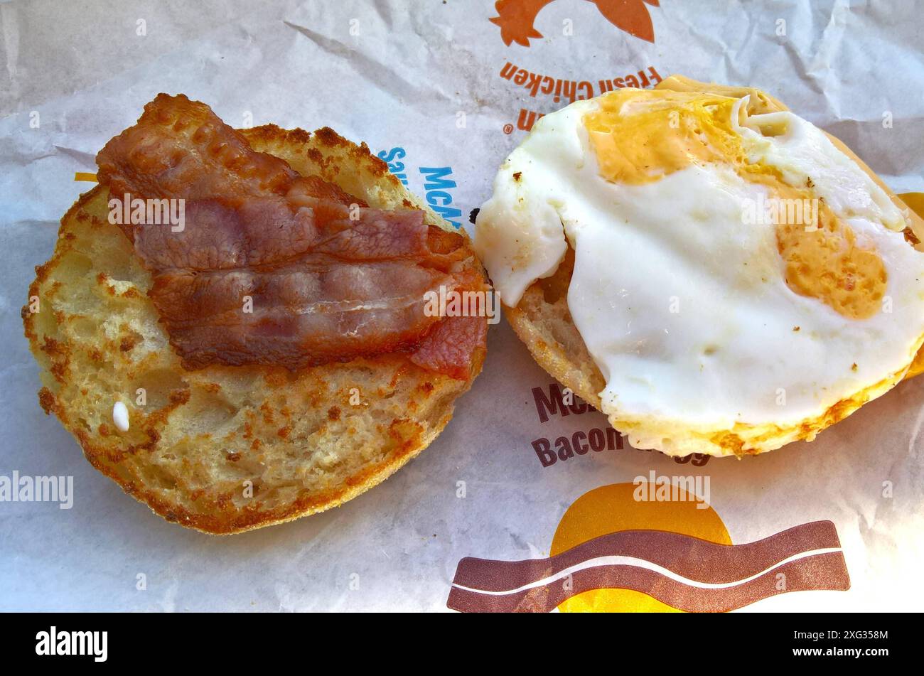 Frühstück bei McDonalds. Foto: McMuffin, Bacon mit Egg und Käse ...