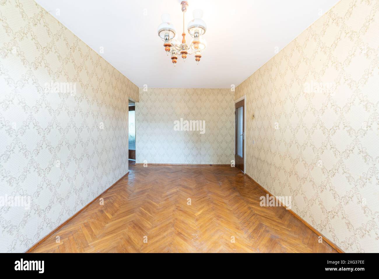 Old messy condition apartment hi-res stock photography and images - Alamy