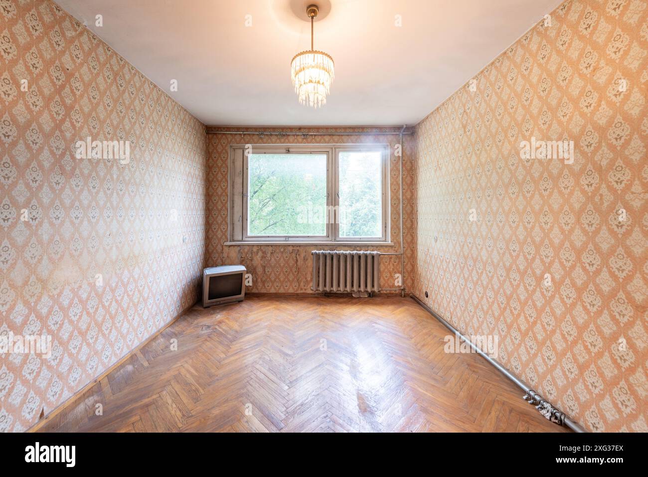 Living room in bad condition in an abandoned building. Abandoned house ...