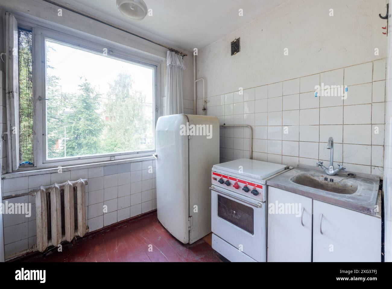 Kitchen in bad condition in an abandoned building. Abandoned house ...