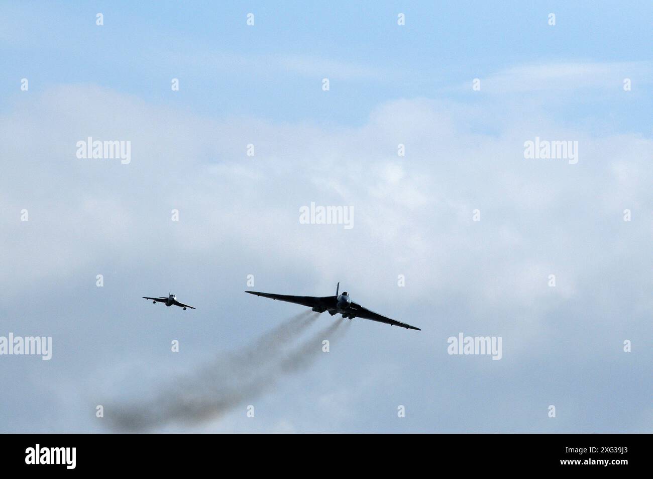 Vulcan XH 558 and Hunter XL-573 at the Weston Air Show, 2015 Stock ...