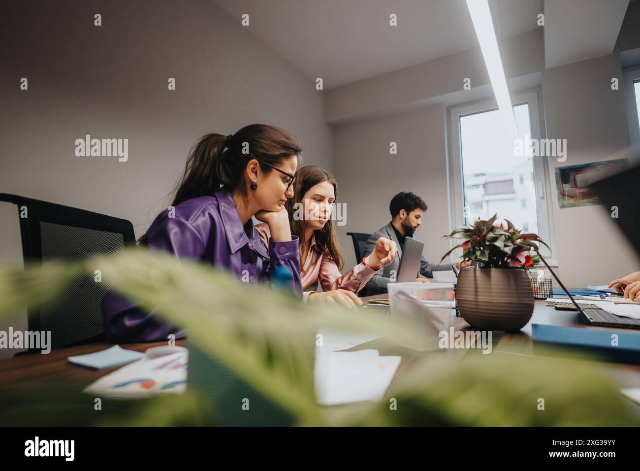Multicultural team young entrepreneurs hi-res stock photography and ...