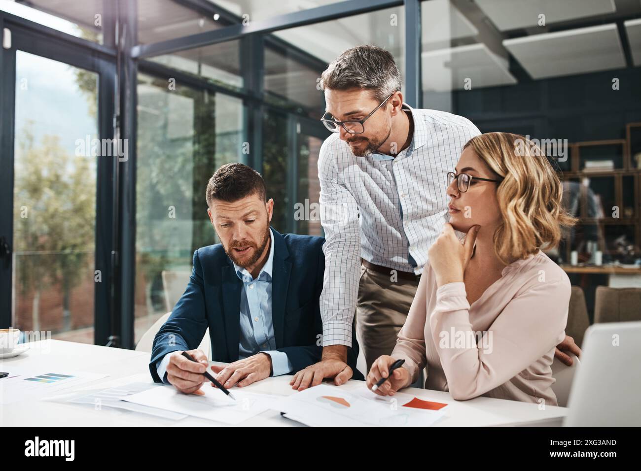 Employees project managers business hi-res stock photography and images ...