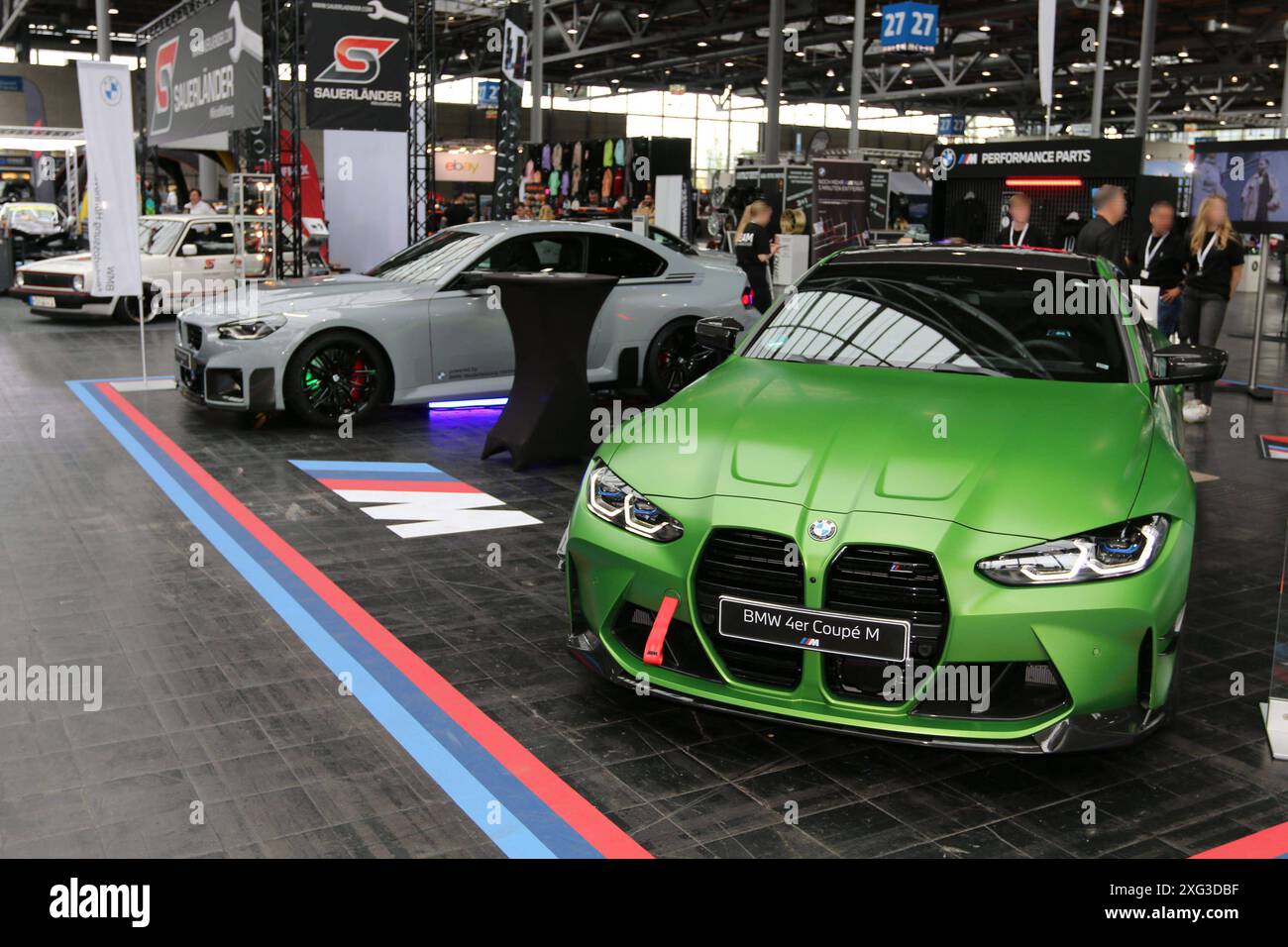 BMW M4 Competition Coupe G82, Baujahr 2024, Farbe: Individual Lack Grün ...