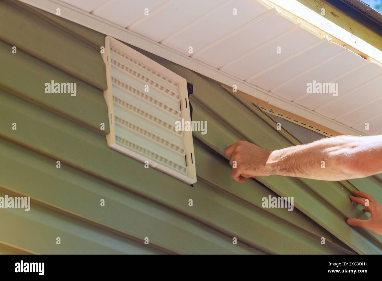 Siding installation process hi-res stock photography and images - Alamy