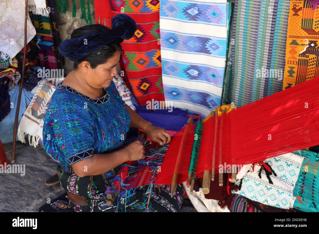Traditional guatemalan weaving hi-res stock photography and images - Alamy